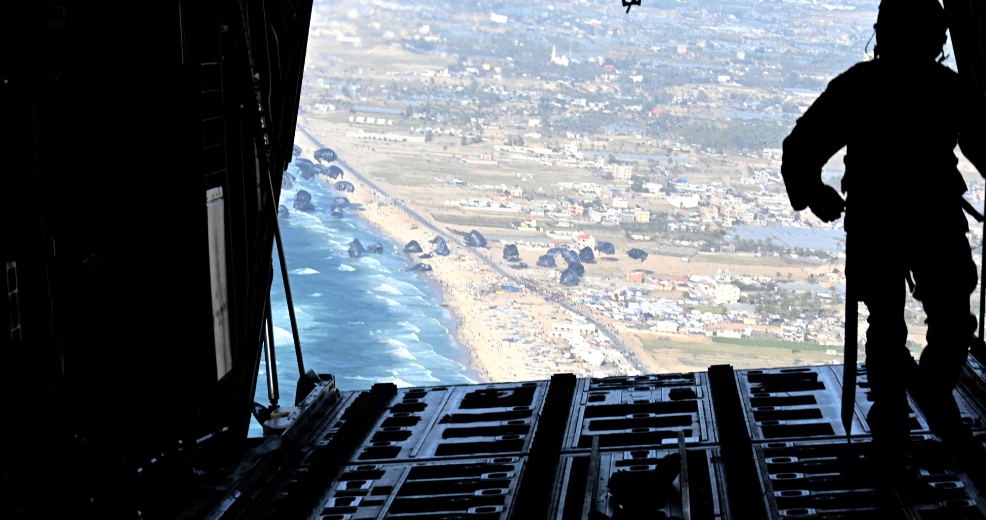 Parachutes for Humanitarian Airdrops – Niche Inc